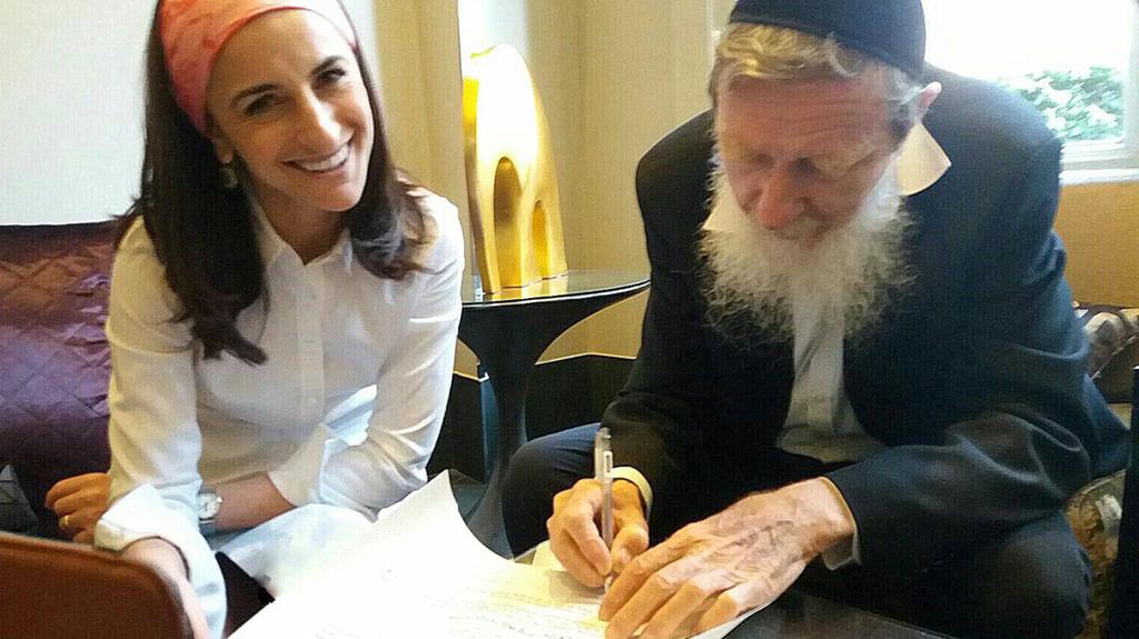 Britains First Orthodox Female Rabbi Is Formerly Chassidish The