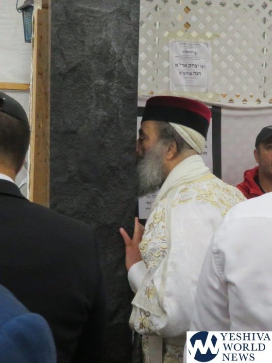 Photo Essay: The Mekubal Rav Moshe Mohel Saying Selichos At The Kever ...