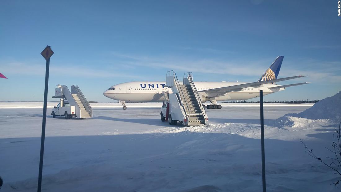 GOOSE BAY 2.0! United Passengers From Newark Stranded 14+ Hours at ...