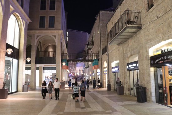 Mamilla Shoplifter Seriously Injured Jumping From A Height To Flee From ...