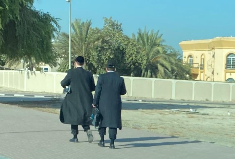 A Shteibel In The UAE? Chareidi Journalists Walk Around Dubai In Full ...