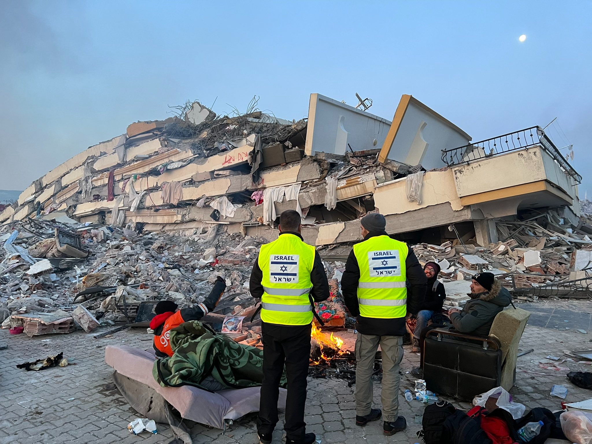 WATCH: IDF Team Rescues 4 Victims From Turkish Rubble, Performs ...