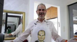 WATCH: Why Did Eli Beer Show Off His Schnitzel Recipe? – The Yeshiva World